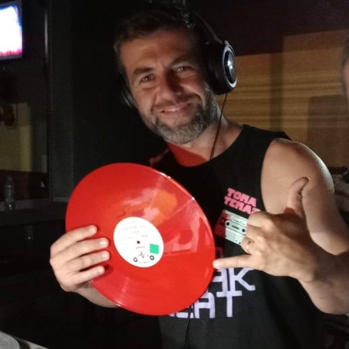 Stream Retro Session In Vinyl by DJ Cholo | Listen online for free on ...