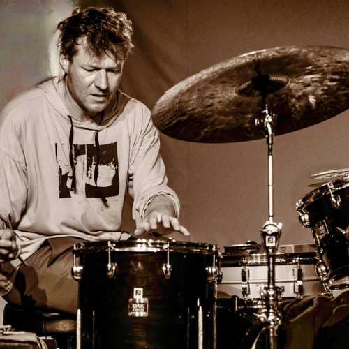 Stream 8. How To Prioritize Differently by Oliwood | Listen online for ...