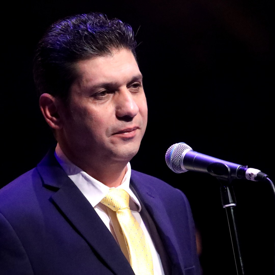 Listen to music albums featuring عنابي + على شط بحر الهوى فؤاد ماهر Enabi + Ala shat Elhawa ...