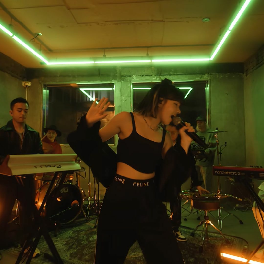 Stream 릴리 (LILY) - Finesse (Original Song by Bruno Mars) [JYPn] (NMIXX ...