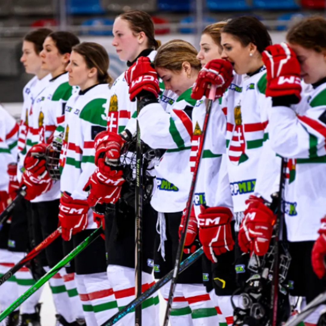 Listen to music albums featuring Kiss Simon Franciska, Odnoga Lotti ...