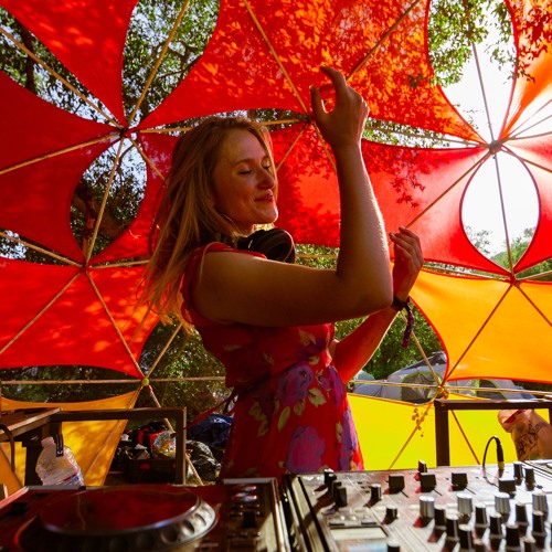 Stream Lucidity Festival 2022 - Inclucidity Stage Set by Sierra Quin ...