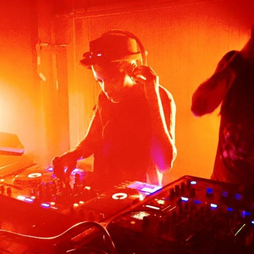 Stream SWEATY CHICK X HORNS BOUNCE (ARIATARI BOOTLEG) by djariatari ...