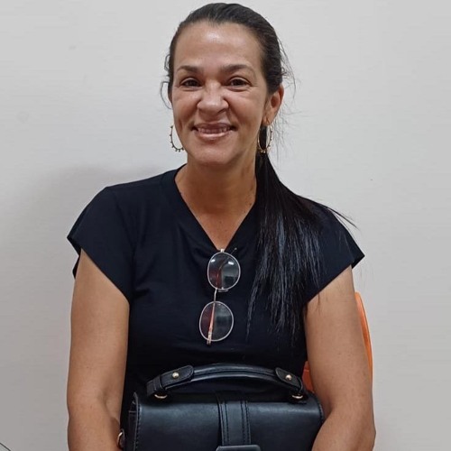 Stream Vanderli Aparecida by radiosantacruzfmg.com.br | Listen online ...