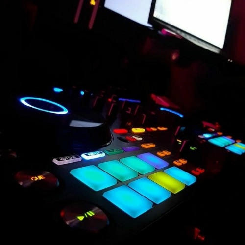 Listen to playlists featuring 01 Chalga mix 2019-2020 - comresion.mp3 ...