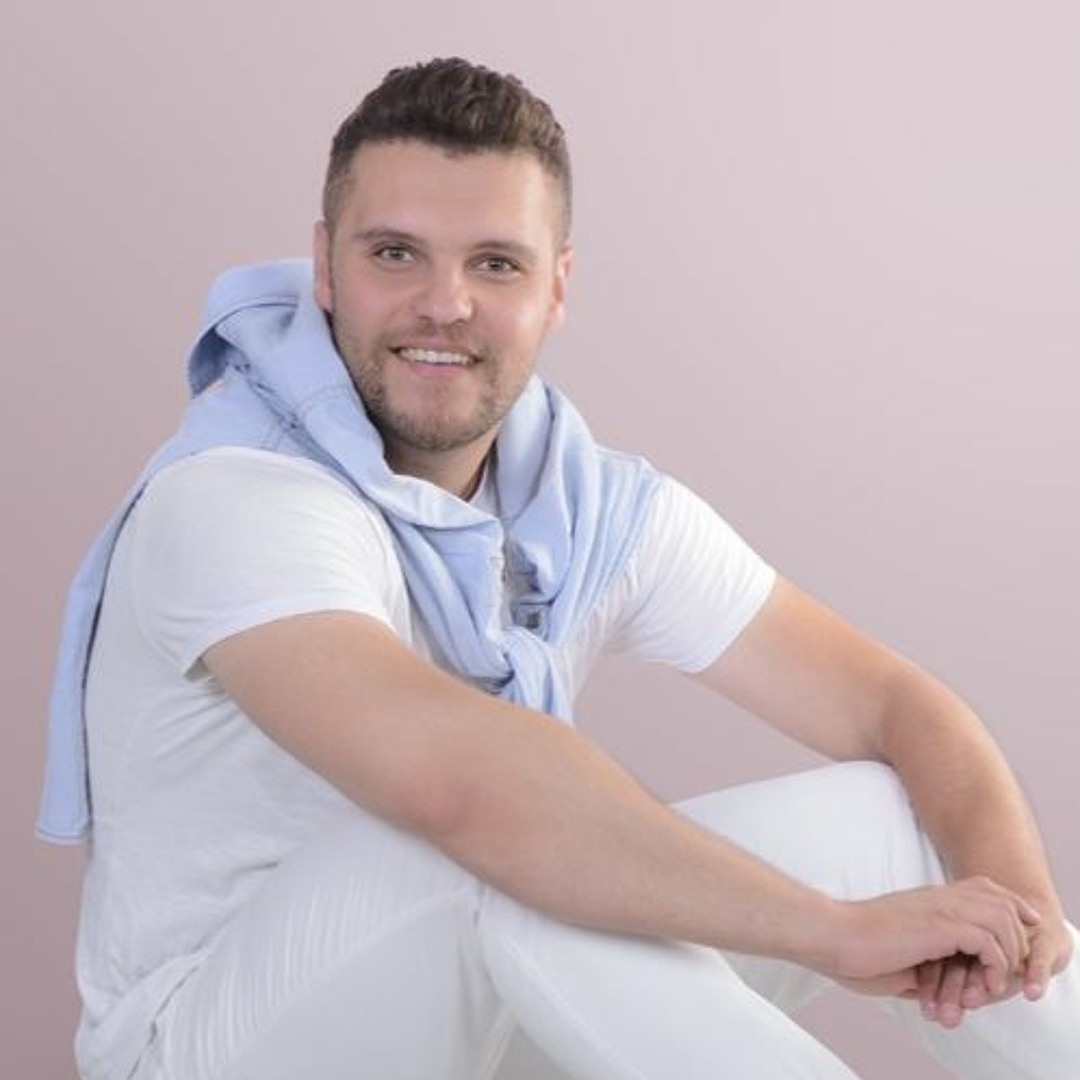 Listen to playlists featuring Medhat Assem - Saheb El - Sa3ada صاحب ...