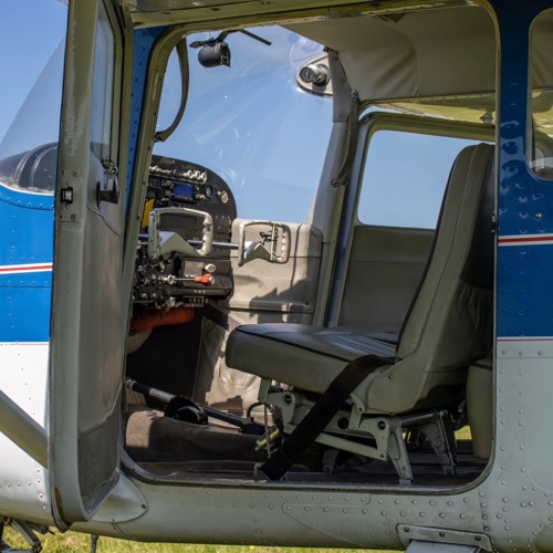 Stream Engine start up of a 'Cessna 172 Plus' from inside the cockpit ...
