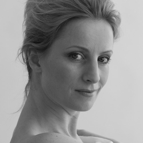 Stream Min farmor har høreapparat by Maria Savery | Listen online for ...