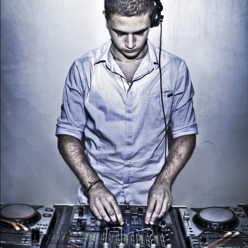 Listen to playlists featuring Frane And Fina Ft. Francesca Chiriatti ...