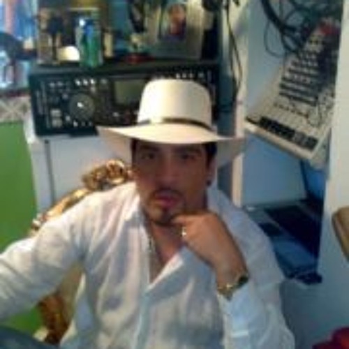 Stream Oscar Caranqui Villegas music | Listen to songs, albums ...