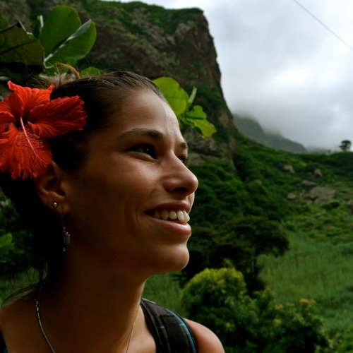 Stream Julia Raiz | Listen to Inclassable playlist online for free on ...