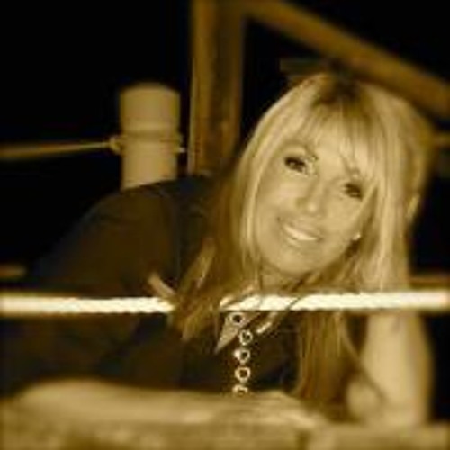 Joanne Merrick's Instagram, Twitter & Facebook on IDCrawl