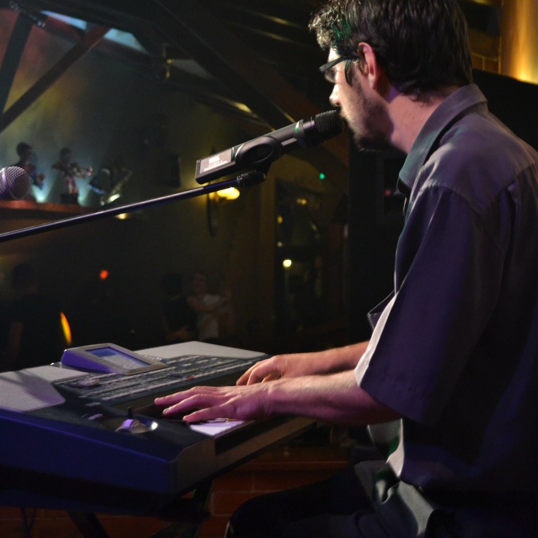 Stream Sandel de la Paşcani-Hora leganata by Alex Slatinaru | Listen ...