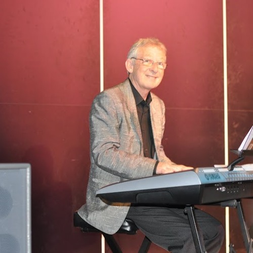 Stream Andy Powell brings special feeling to You'll Never Know with ...