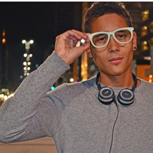 Stream Victor Furtado Oficial music | Listen to songs, albums ...