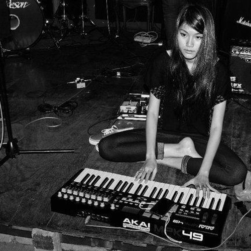 Stream Raeesa Sya music | Listen to songs, albums, playlists for free ...