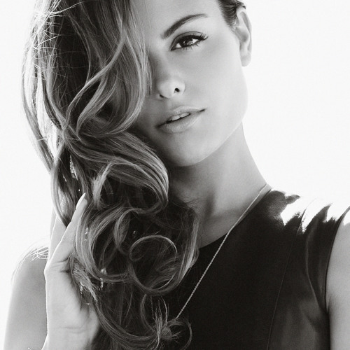 Stream PIA TOSCANO music | Listen to songs, albums, playlists for free ...