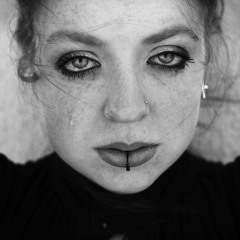Sarah Leighton's Instagram, Twitter & Facebook on IDCrawl