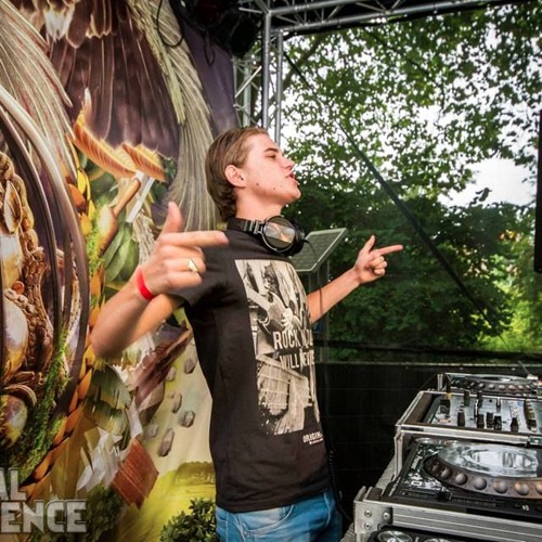 Stream Daniel Moore music | Listen to songs, albums, playlists for free ...