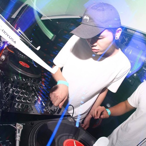 Stream House Mix by rt | Listen online for free on SoundCloud