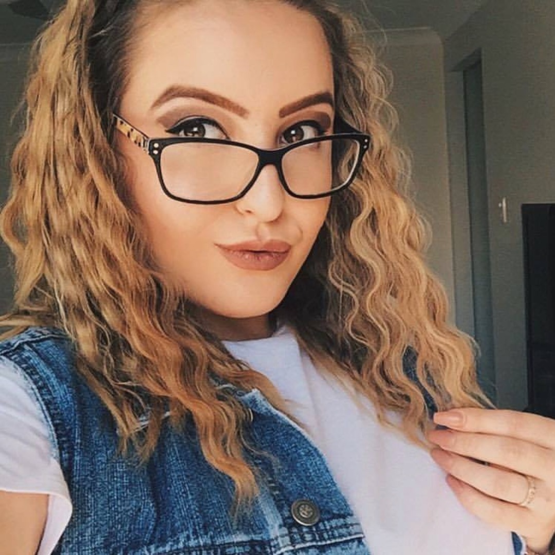 Rose Booth's Instagram, Twitter & Facebook on IDCrawl