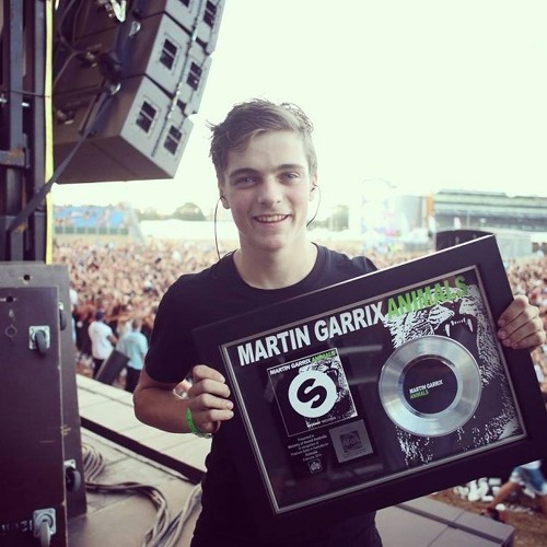 Stream Afrojack & Martin Garrix - Turn Up The Speakers (DJ GARRiXRemix ...