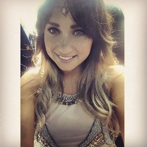 Stream Violeta.Davis music | Listen to songs, albums, playlists for ...