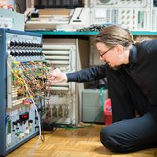 Stream Lorenz Attractor Continuous by Bernd Ulmann | Listen online for ...