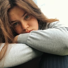 Holly Kelly's Instagram, Twitter & Facebook on IDCrawl