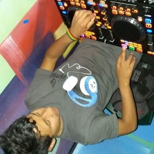 Stream 99 - Kale La Evolucion - Reggaetoneando Intro - The Derek EdiT ...