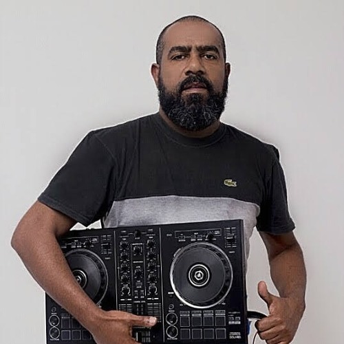 dj-scratch-vocal-samples-feat-dj-sound-effects.mp3 - Listen to music