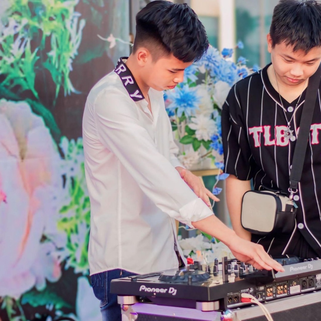 Stream VIET MIX - VI ANH THUONG EM by DJ Duy Anh | Listen online for free on SoundCloud