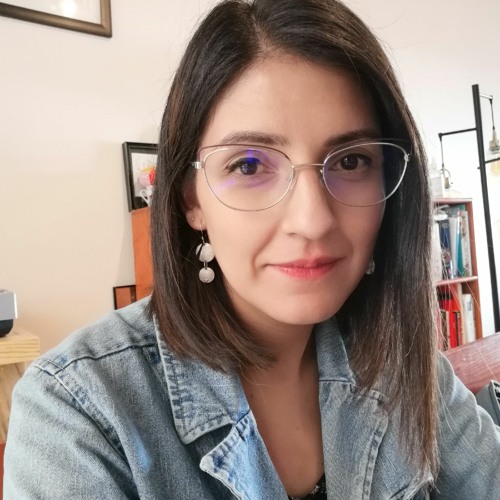Stream episode Using a podcast in class by Elsa Arias Garcia podcast ...