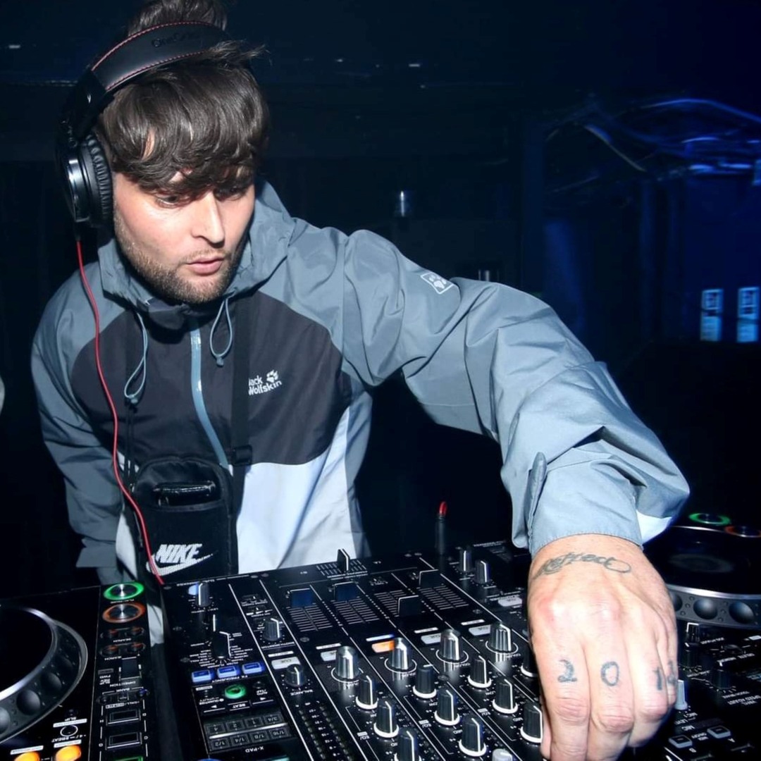 Stream BENJI R JUNE MIX SUMMER 2025 by Benji R | Listen online for free ...