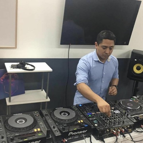 Stream Mix House Mike Cc by Miguel Chicas | Listen online for free on ...