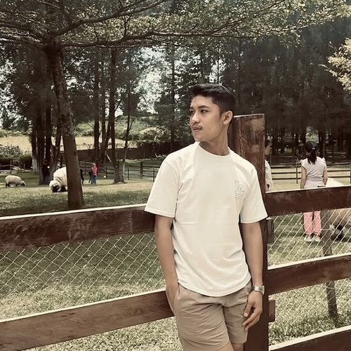 Stream RAISYAH AKBAR music | Listen to songs, albums, playlists for ...