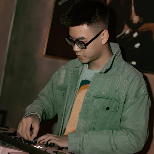 Stream JUNOR music | Listen to songs, albums, playlists for free on ...