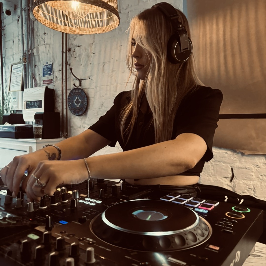 Stream DJ ELLIE-MAE music | Listen to songs, albums, playlists for free ...