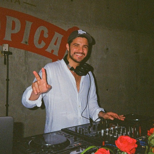 Stream Ricky Fernandez music | Listen to songs, albums, playlists for ...