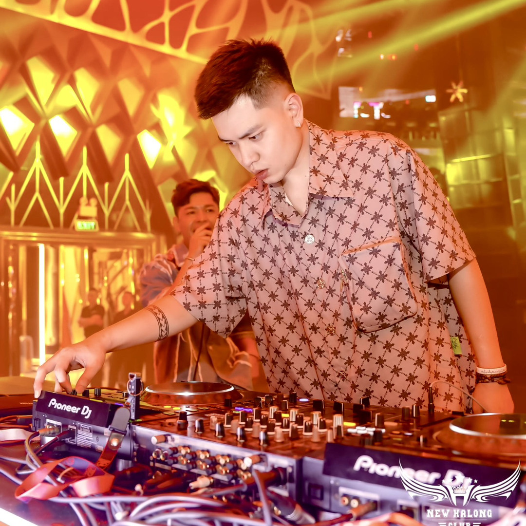 Stream LONGBUI OFFICIAL music | Listen to songs, albums, playlists for ...