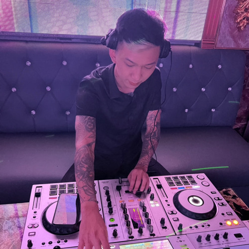 Stream Toàn Lê music | Listen to songs, albums, playlists for free on ...