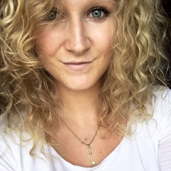 Caroline Hickey's Instagram, Twitter & Facebook on IDCrawl