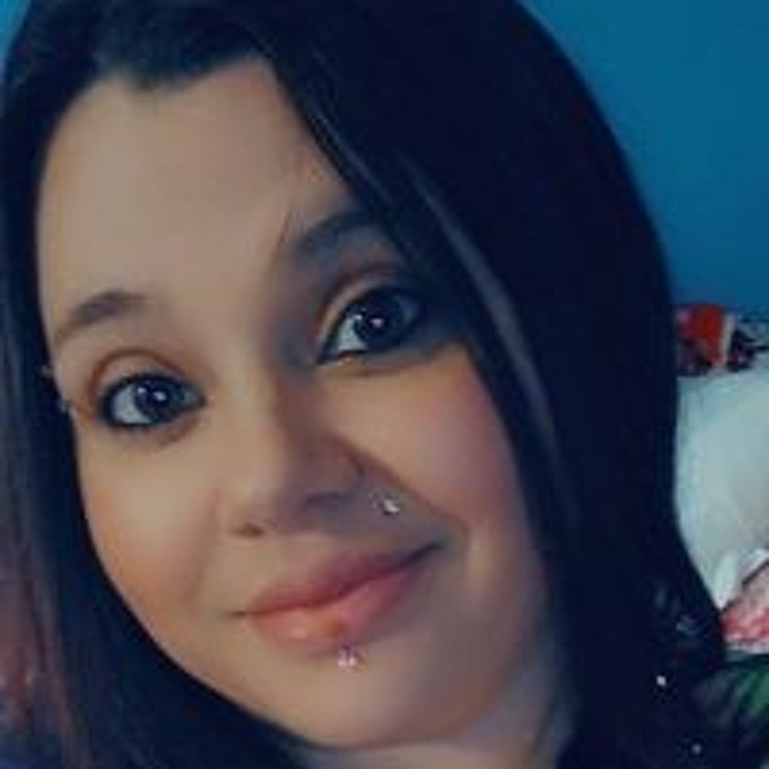 Hallie Pettit's Instagram, Twitter & Facebook on IDCrawl