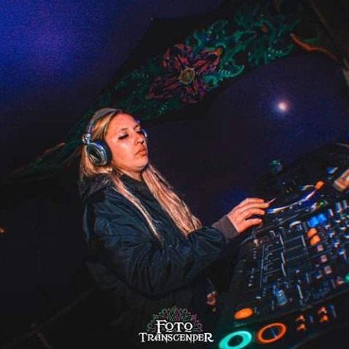 Stream Dj Amanda music | Listen to songs, albums, playlists for free on ...