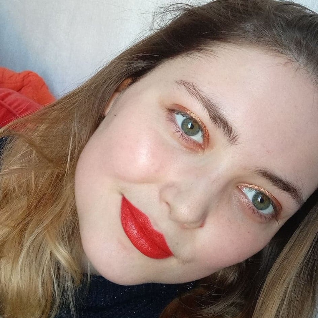 Stream hits different - Taylor Swift cover by MariekeVR'98 | Listen ...