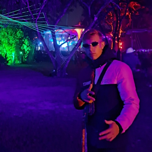 Stream N€sQu¡ŃĞ⁰³⁷ music | Listen to songs, albums, playlists for free ...